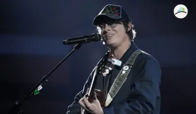 Stephen Wilson Jr Honors Late Father at CMA Awards 2025 | Age, Family ...